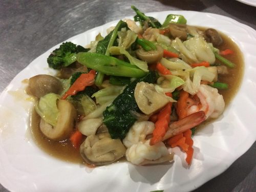 現地のタイ人に大人気の安くて美味しいシーフードレストラン Lek Seafood はまた行きたくなる美味しさ | たのしいタイランド